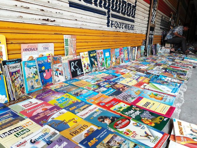 Road Trips to 7 Famous Book Markets in India in 2022- Opening Time, and ...